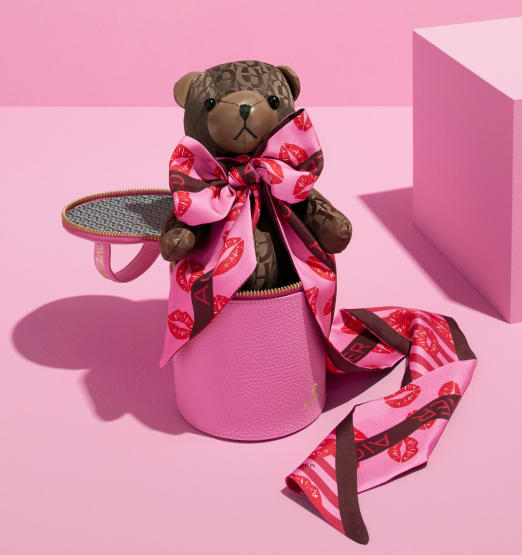 Luxury leather goods, fashion and accessories - AIGNER